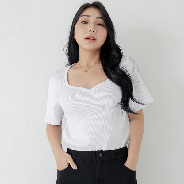 MISS.優雅桃心領針織坑條短袖上衣 中大尺碼上衣 | Poly Lulu