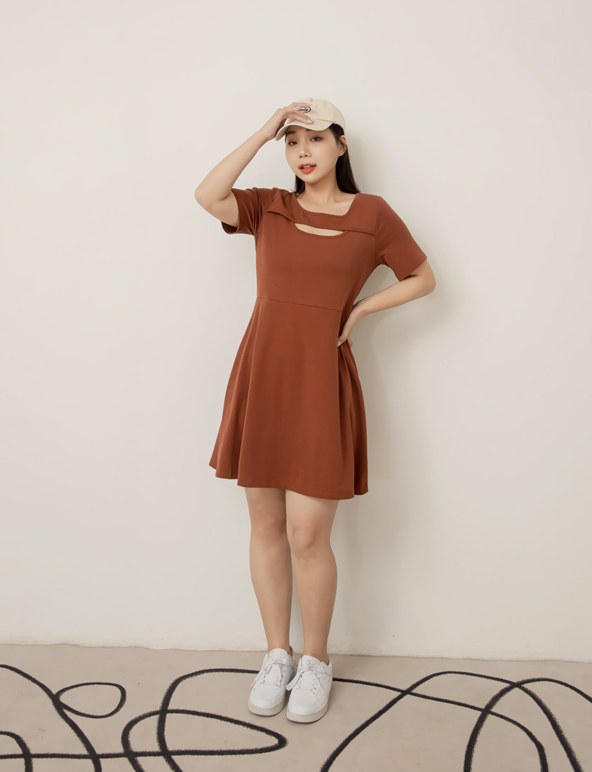 MUA!性感簍空短袖洋裝 中大尺碼洋裝 | POLYLULU